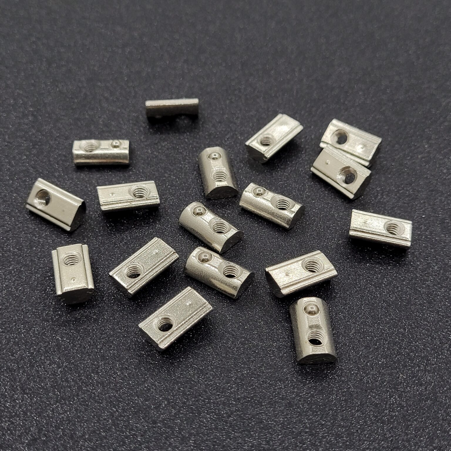 T-Nut 2020 Drop-In Spring Loaded M4 - DConqueror3D